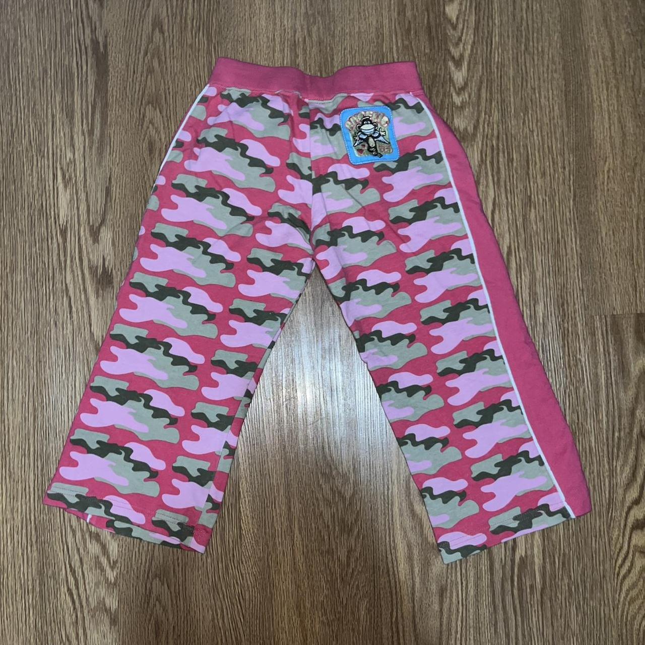 VINTAGE MEDIUM ORIGINAL BOBBY JACK PINK CAMO CAPRI... - Depop