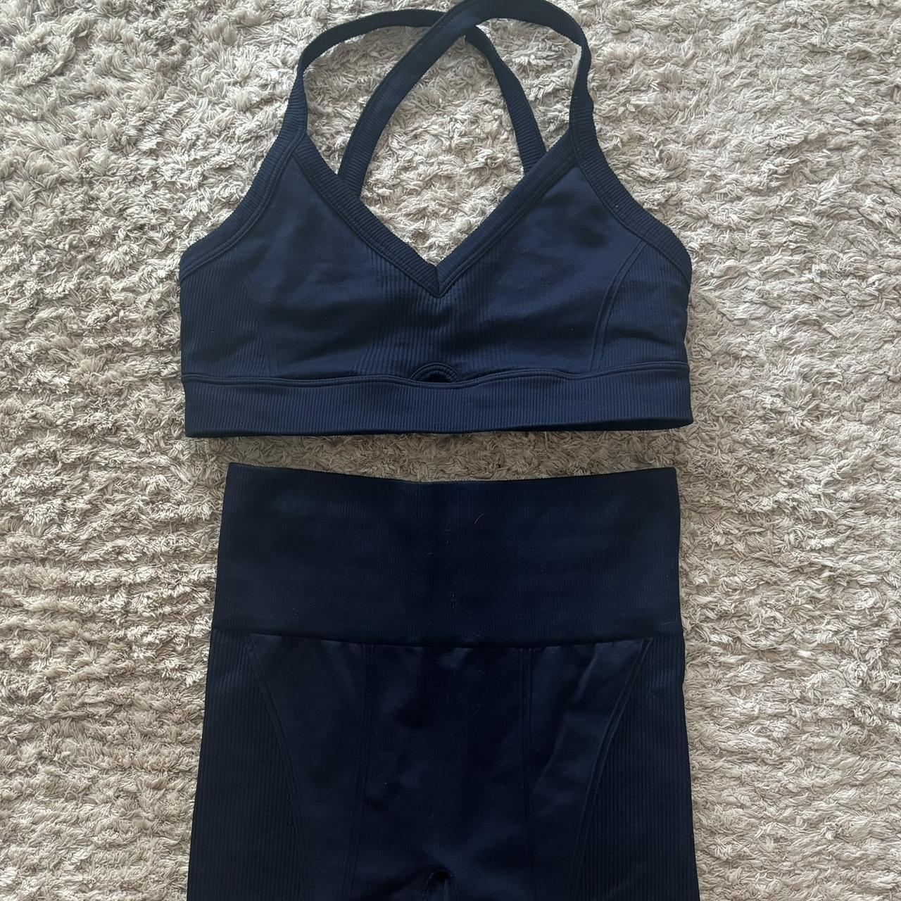 ALALA WORKOUT SET NWOT just tried this on Both size... - Depop