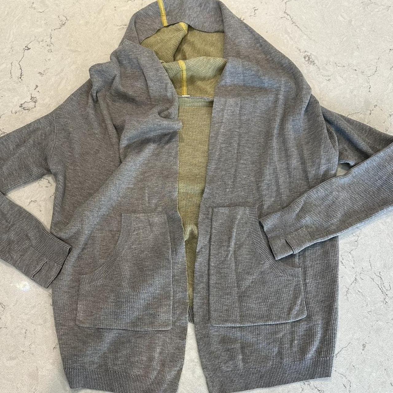 Lululemon Cardigan reversible - Depop