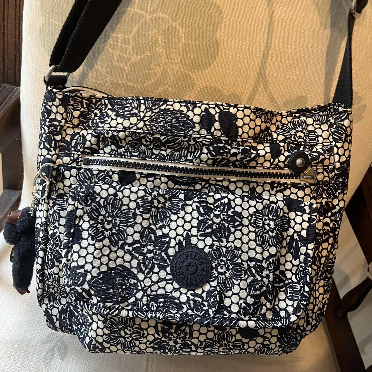 kipling handbag with adjustable strap - Depop