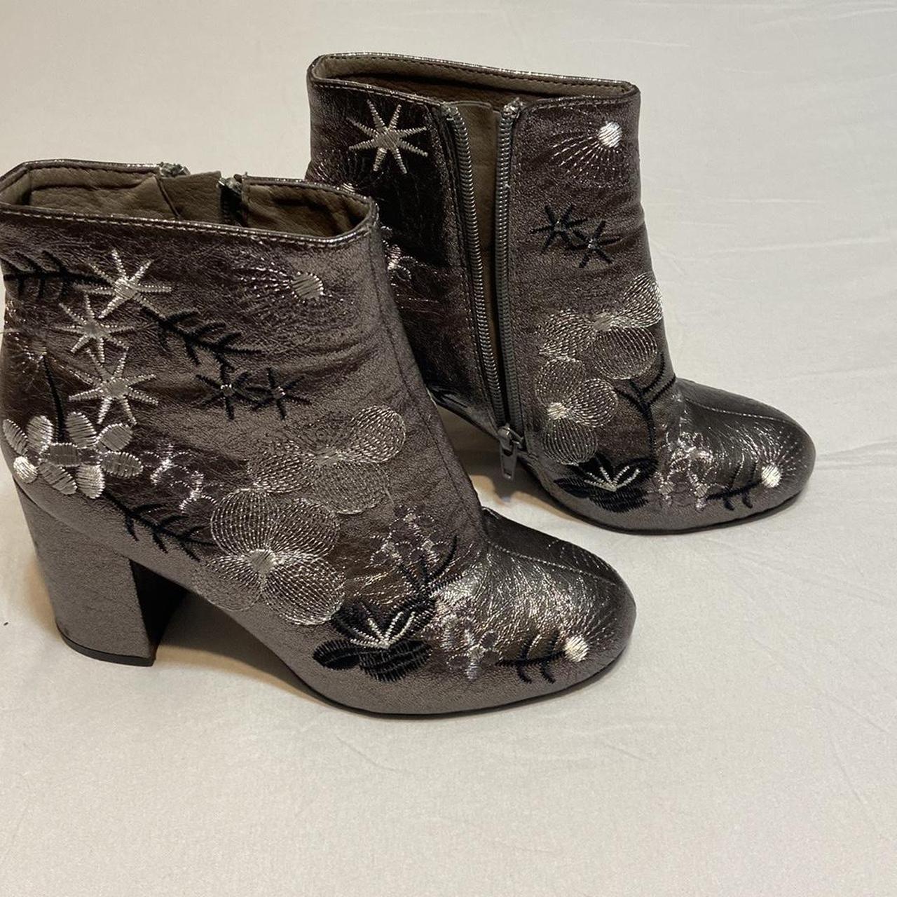 GC Silver Jillian Embroidered Boot Size 6. Worn once - Depop