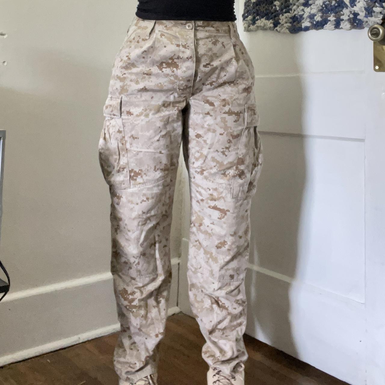 Desert Camo High waisted pants. in good condition.... - Depop