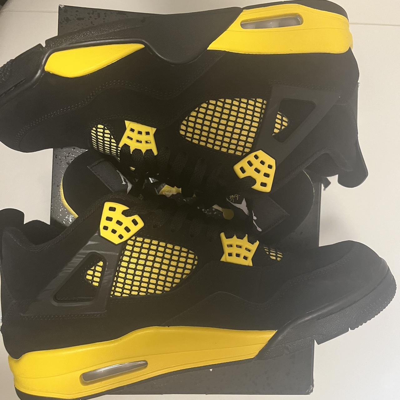 Retro Jordan 4 Thunders Used Barely visible crease - Depop
