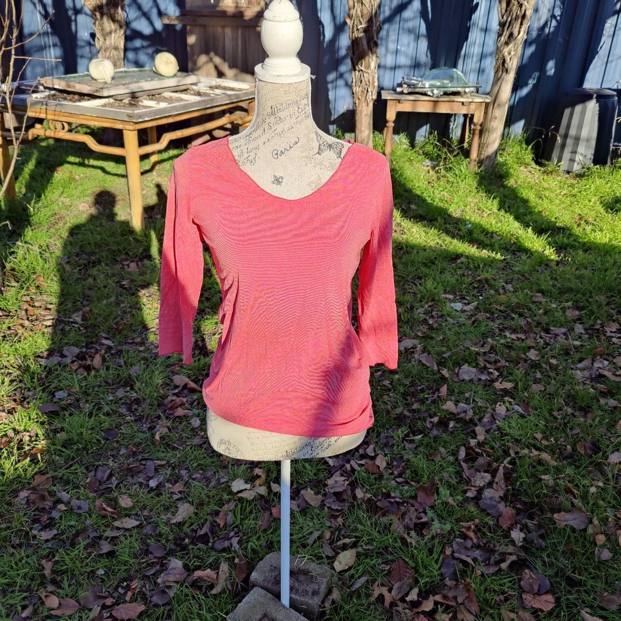 Mid-sleeve tee shirt, second-hand, good condition - Depop