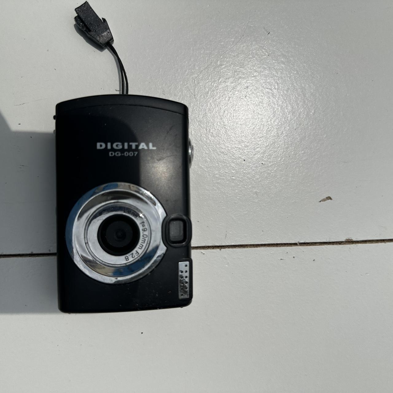 Digital camera with zoom lens DG-007 300k Pixels... - Depop