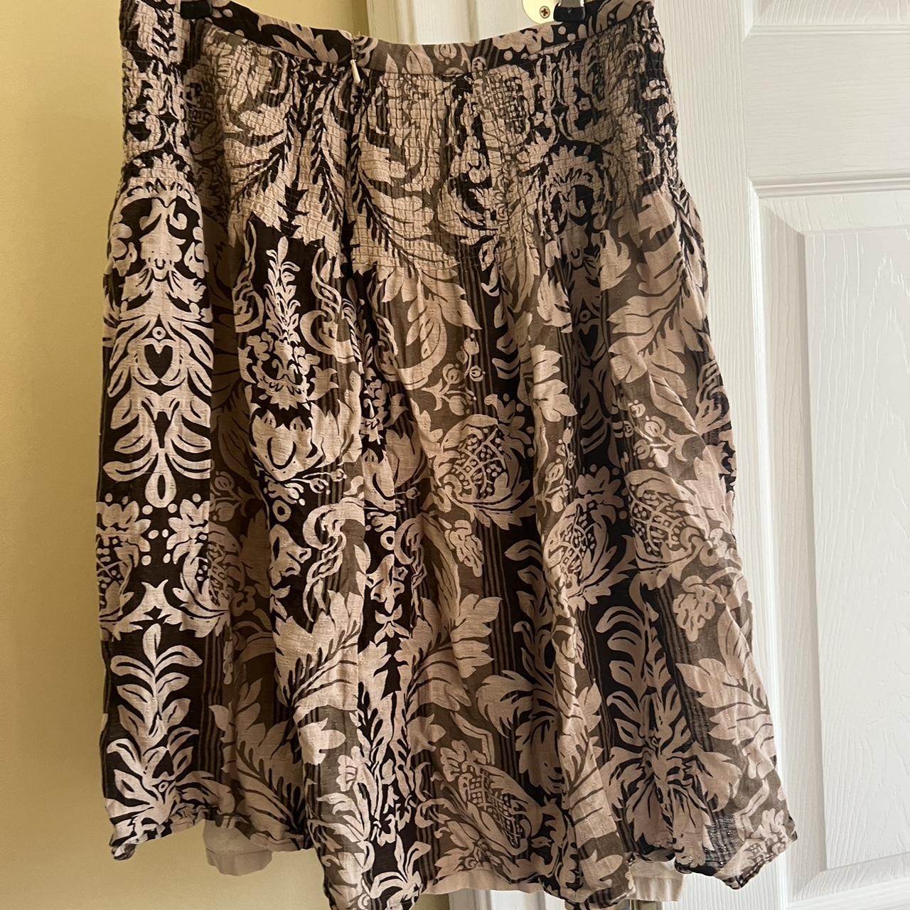 Beautiful flower leaf print loft skirt - Depop