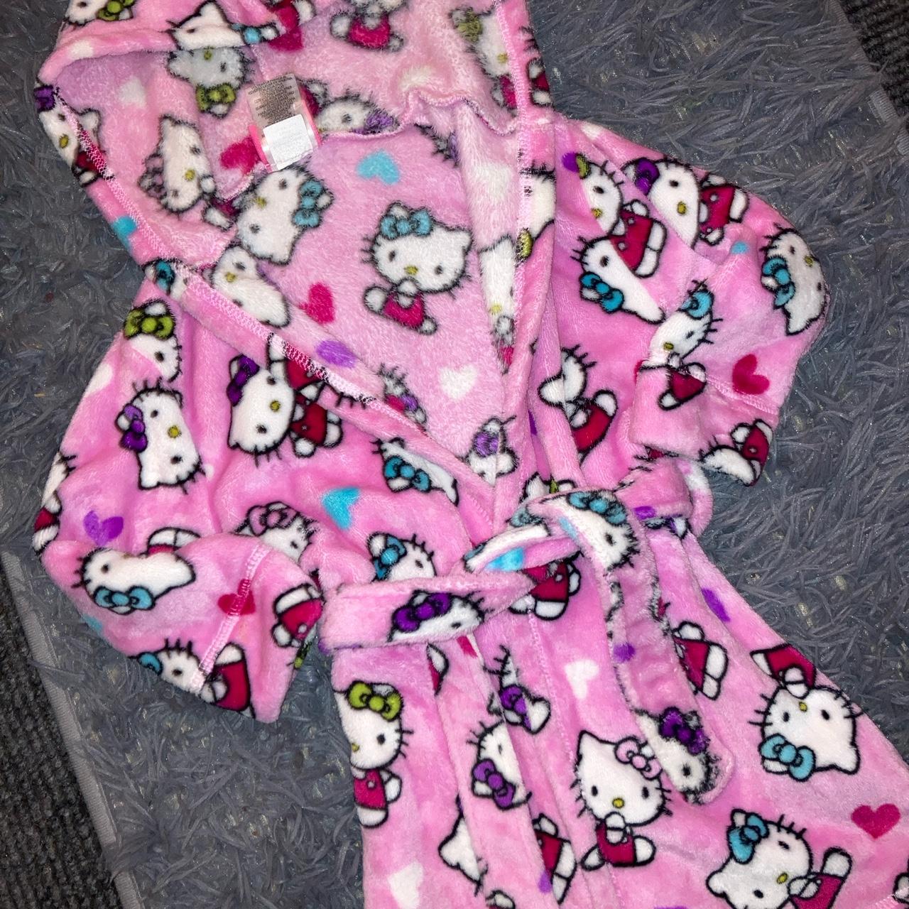 Worn one time hello kitty robe 3t - Depop