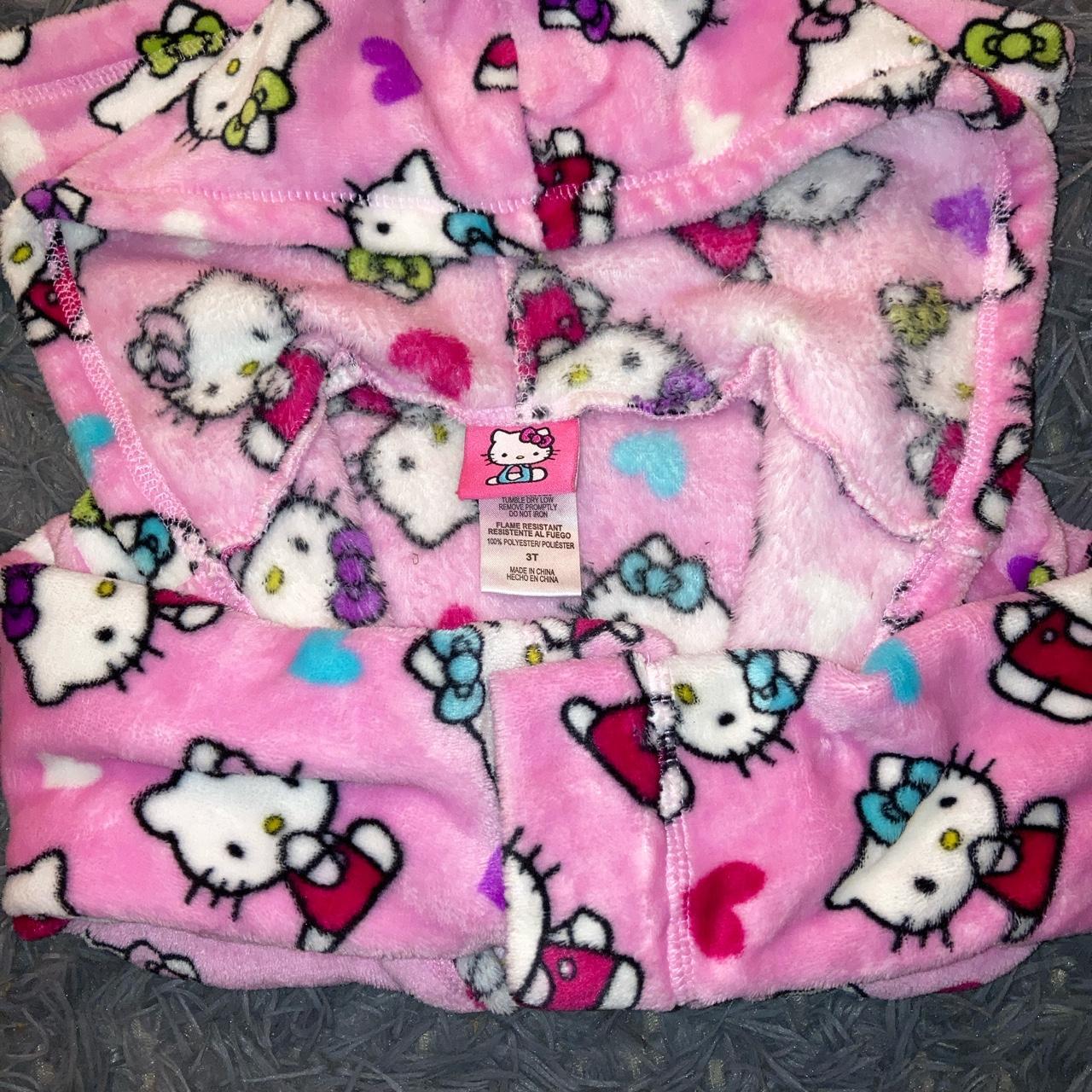 Worn one time hello kitty robe 3t - Depop