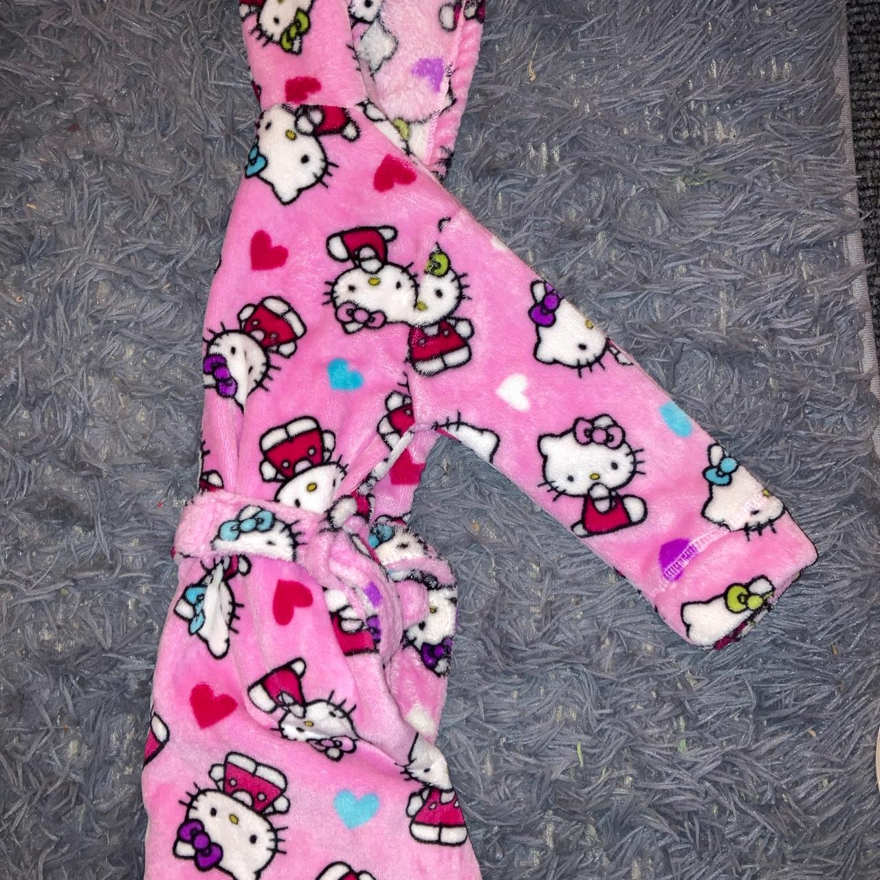 Worn one time hello kitty robe 3t - Depop