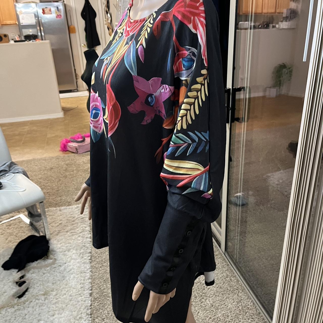 Curvy Girl” Pull over tunic with buttons on bottom... - Depop