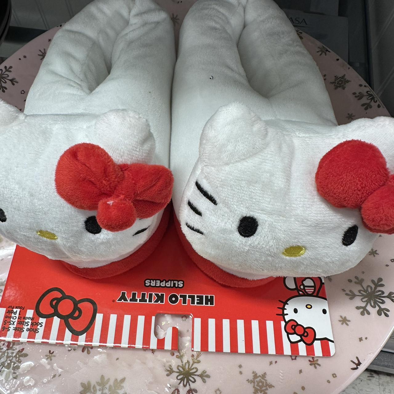 Hello Kitty Slippers sz small - Depop