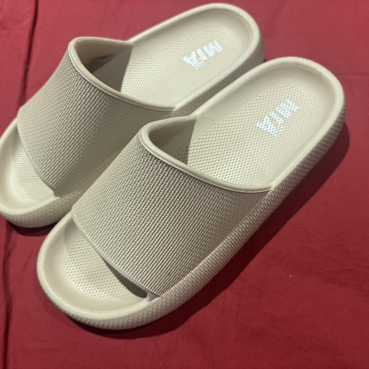 MIA slides size 8 worn once. Originally $30 - Depop
