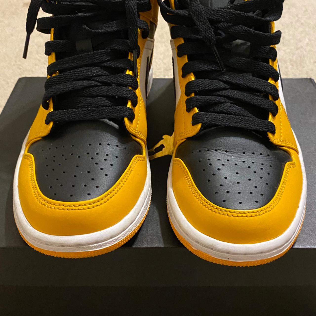 Jordan 1 taxi mids - Depop
