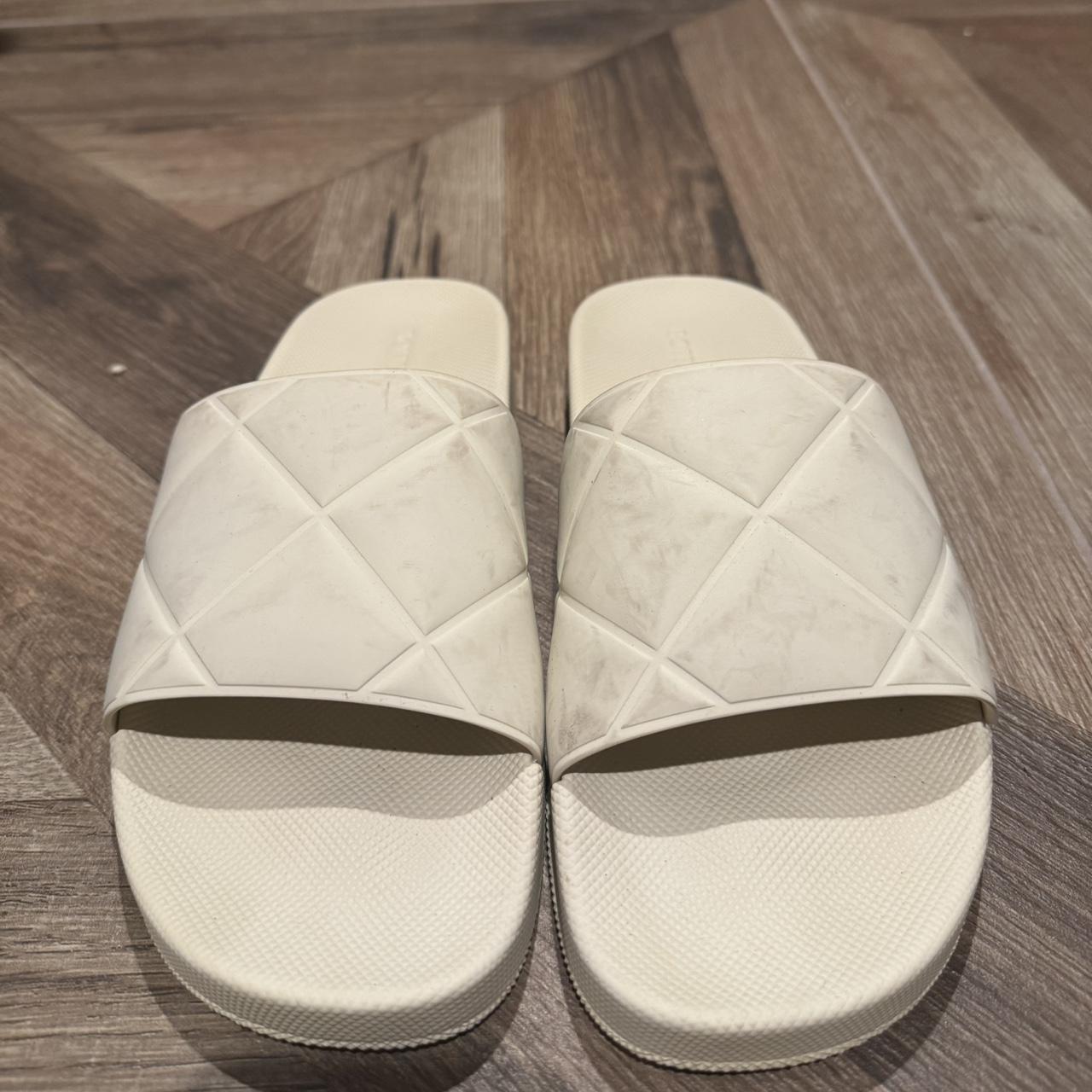 Bottega Veneta Cream Slide - Depop