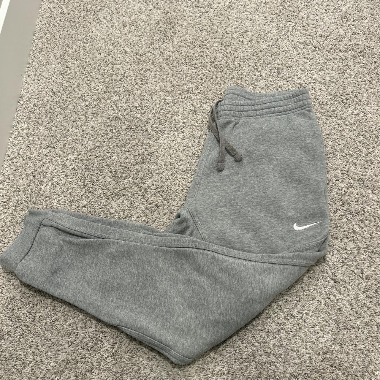 Grey Nike pants, size Large - Depop