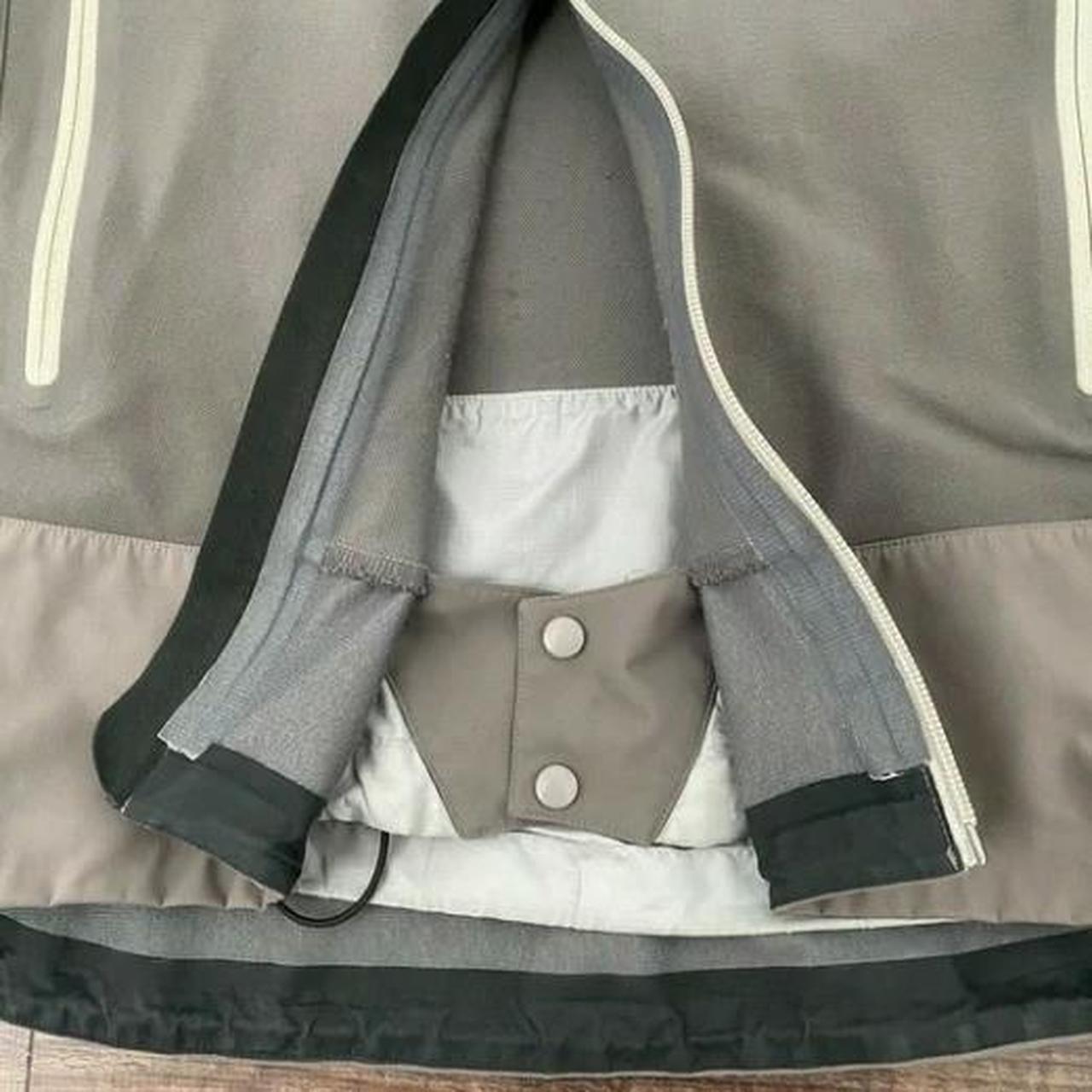 Arc’Teryx Mens Large Grey Ski Jacket - Depop