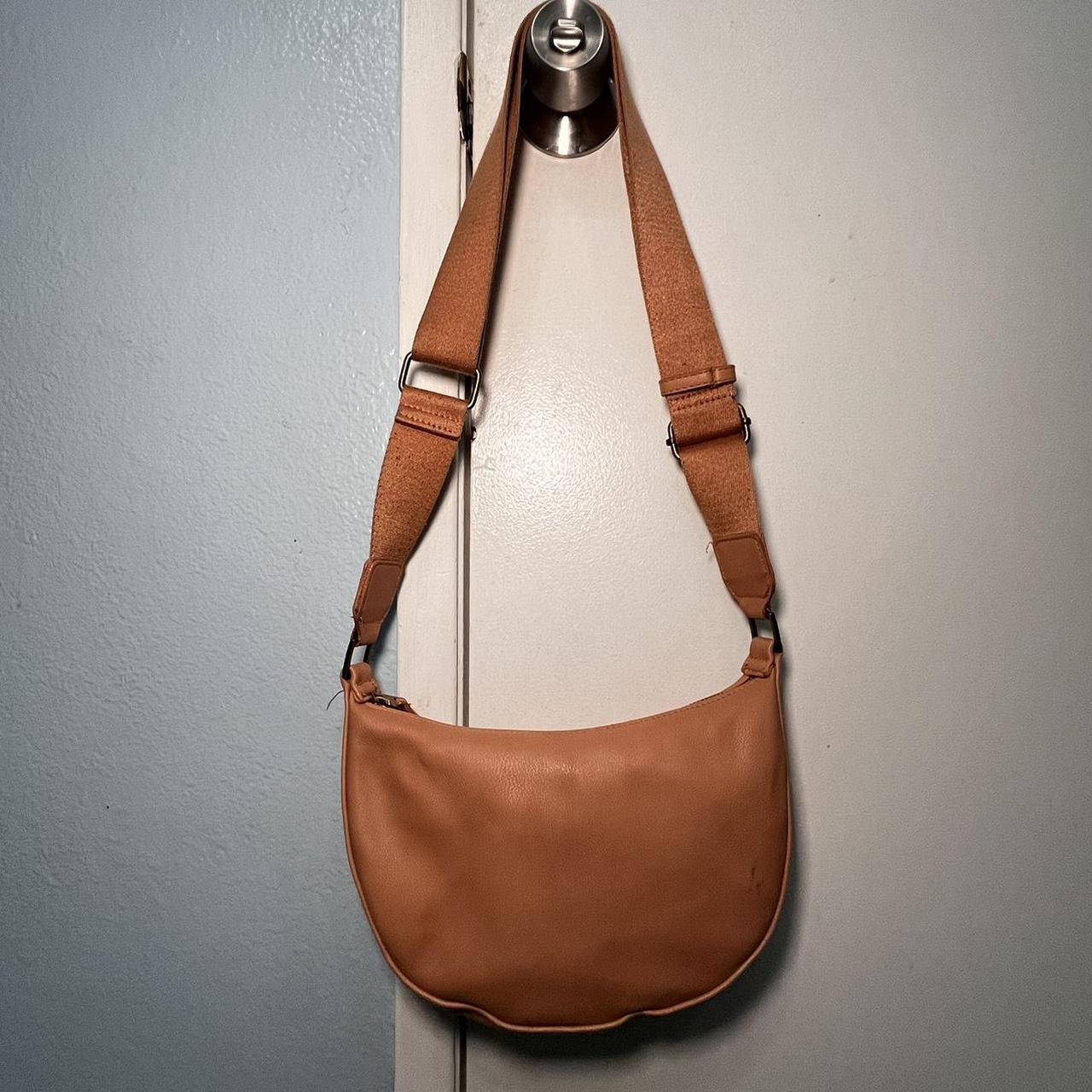 universal thread crossbody purse - Depop