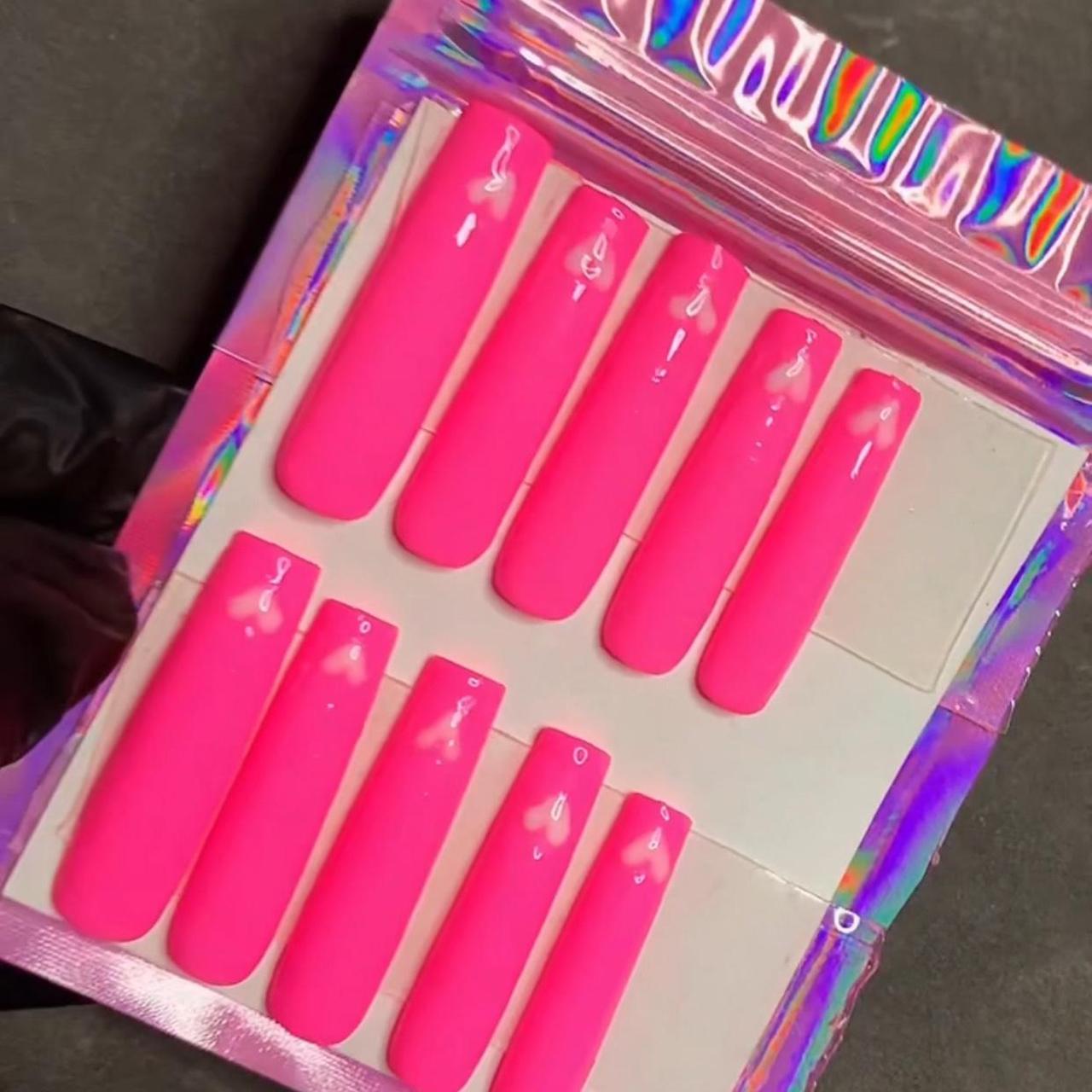 pink gel press ons with heart 💕