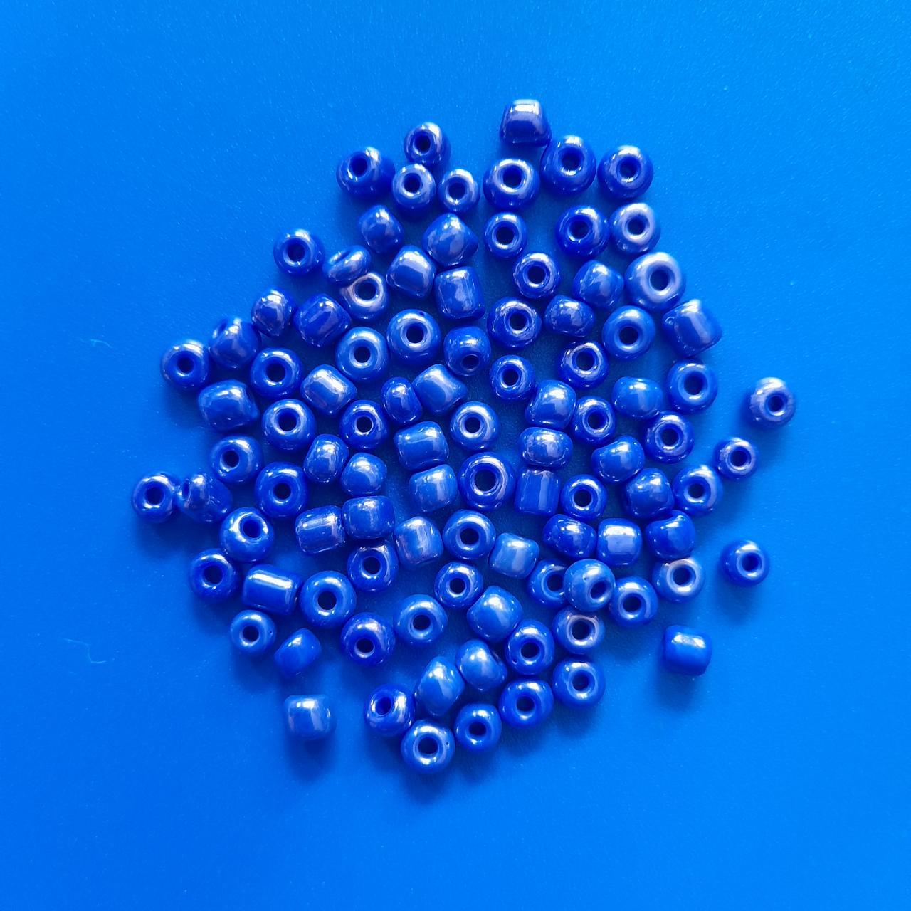 217 small blue beads. Size 4mm - Depop