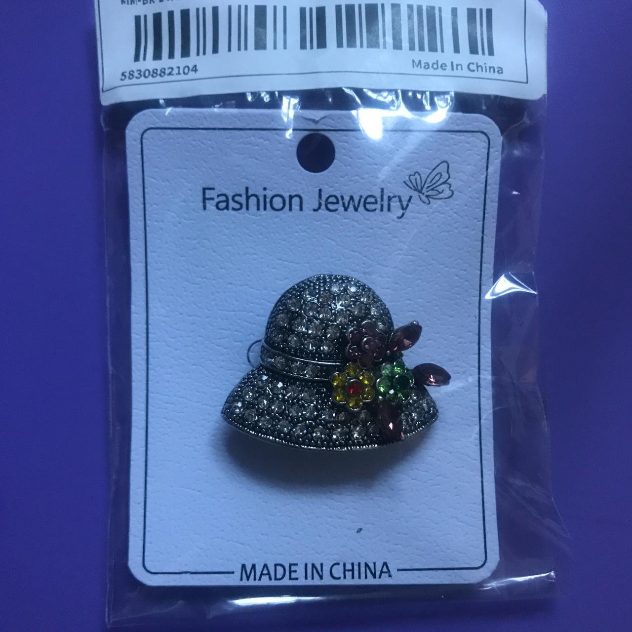 Female cut hat brooch pin. Decorative accessories. - Depop