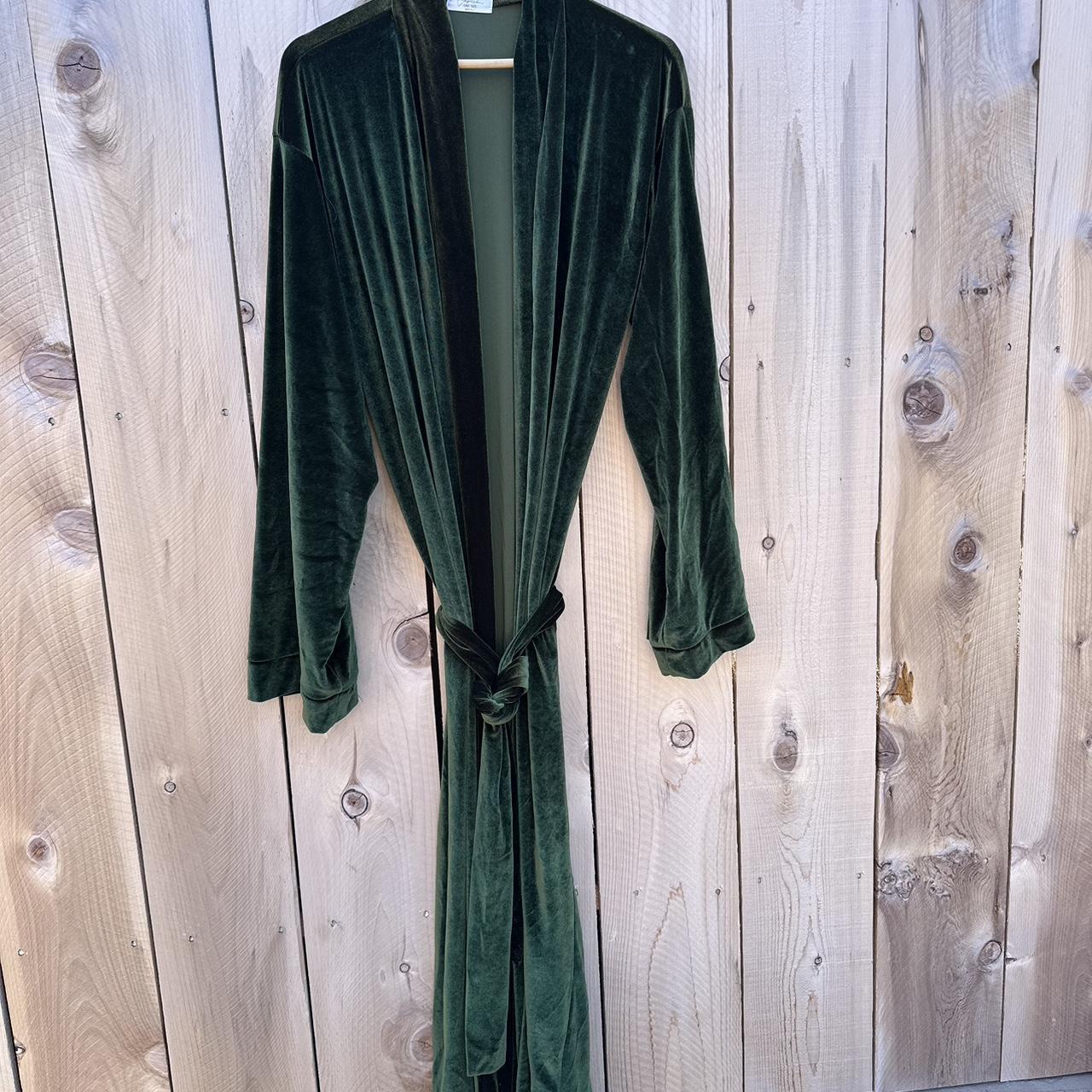 Velvet forest green robe - Depop