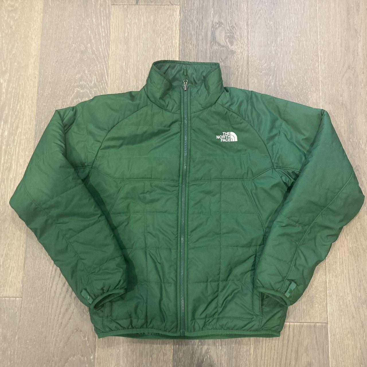 Green North face lightweight puffer S - Depop