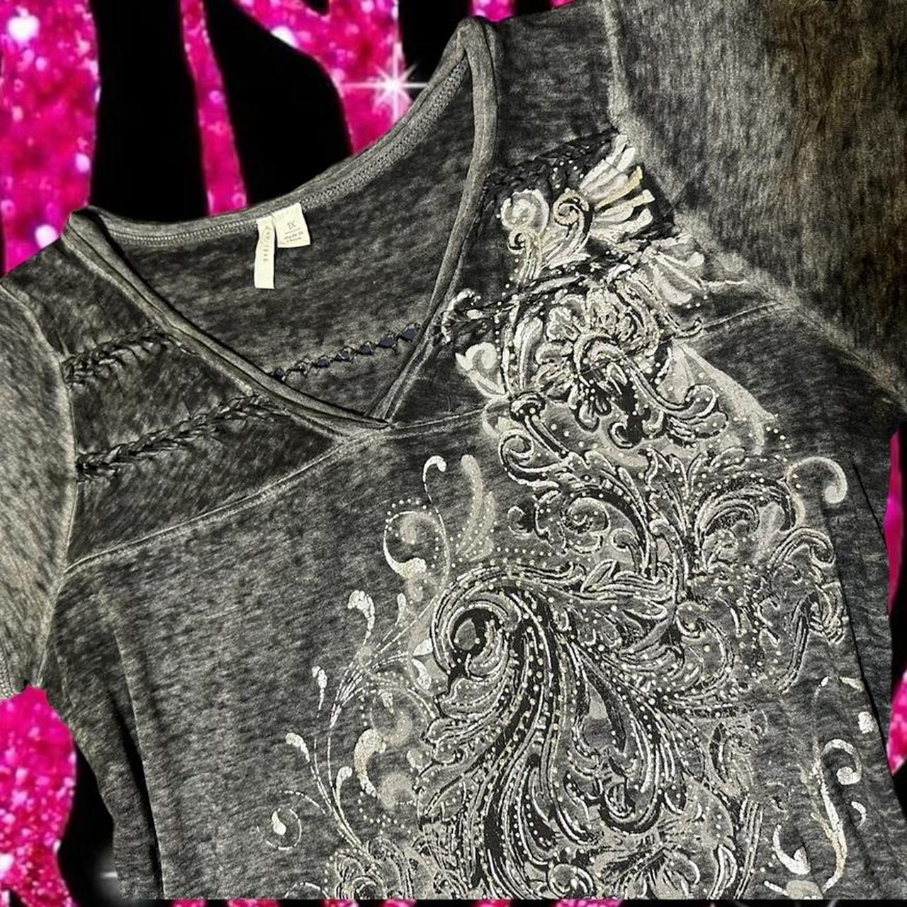 Y2k grey and white paisley print top with a grunge... - Depop