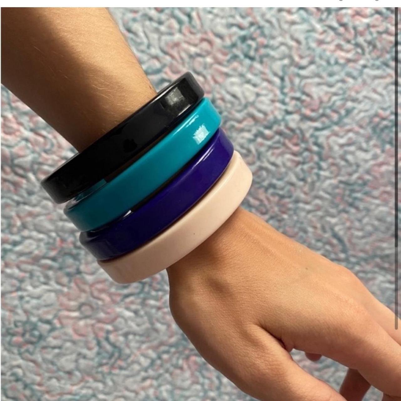 NWOT Set of 4 plastic bangle bracelets Black, off... | Depop