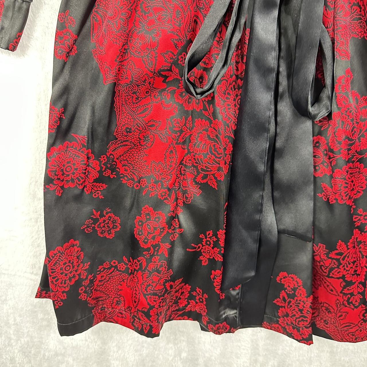 In Bloom by Jonquil Women's Black and Red Robe | Depop
