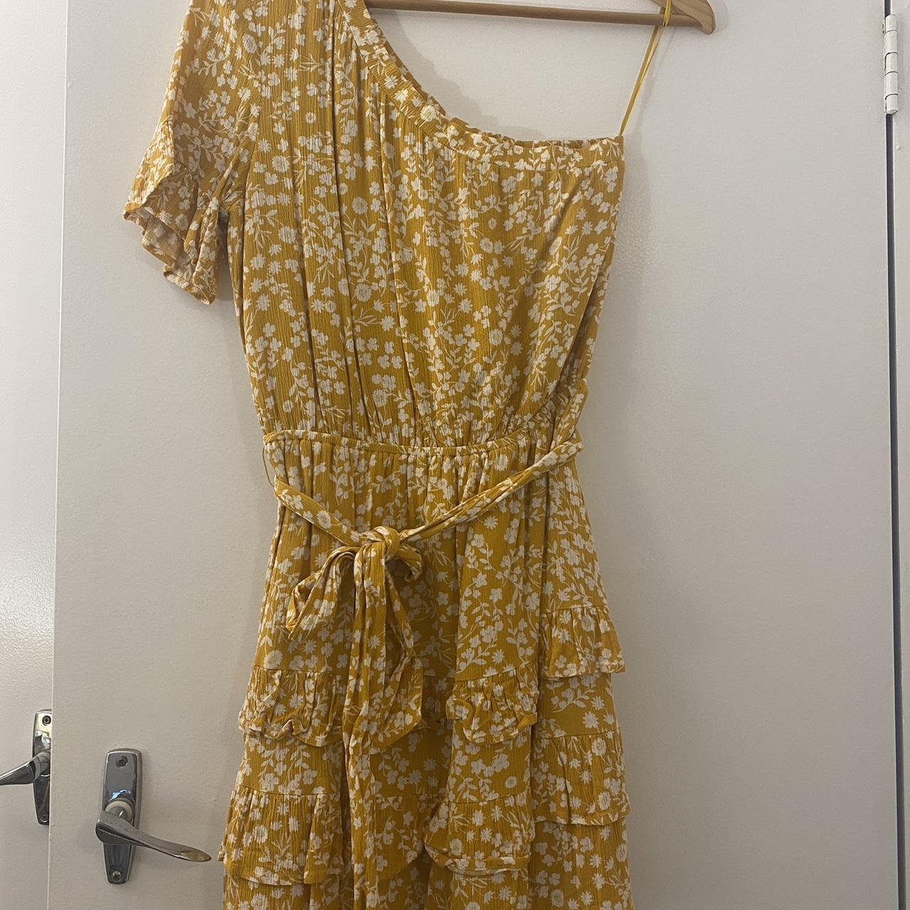 Dotti flower yellow Size 8 - Depop