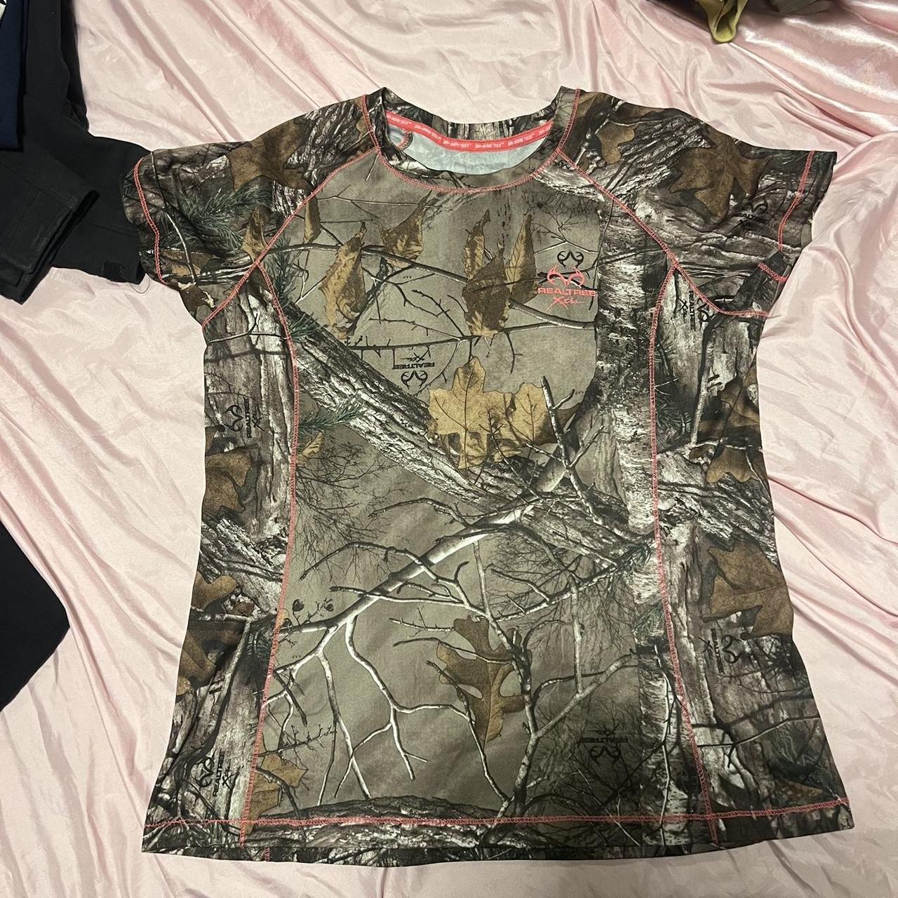 woman’s real tree t no size 26 in tall 19 in wide - Depop