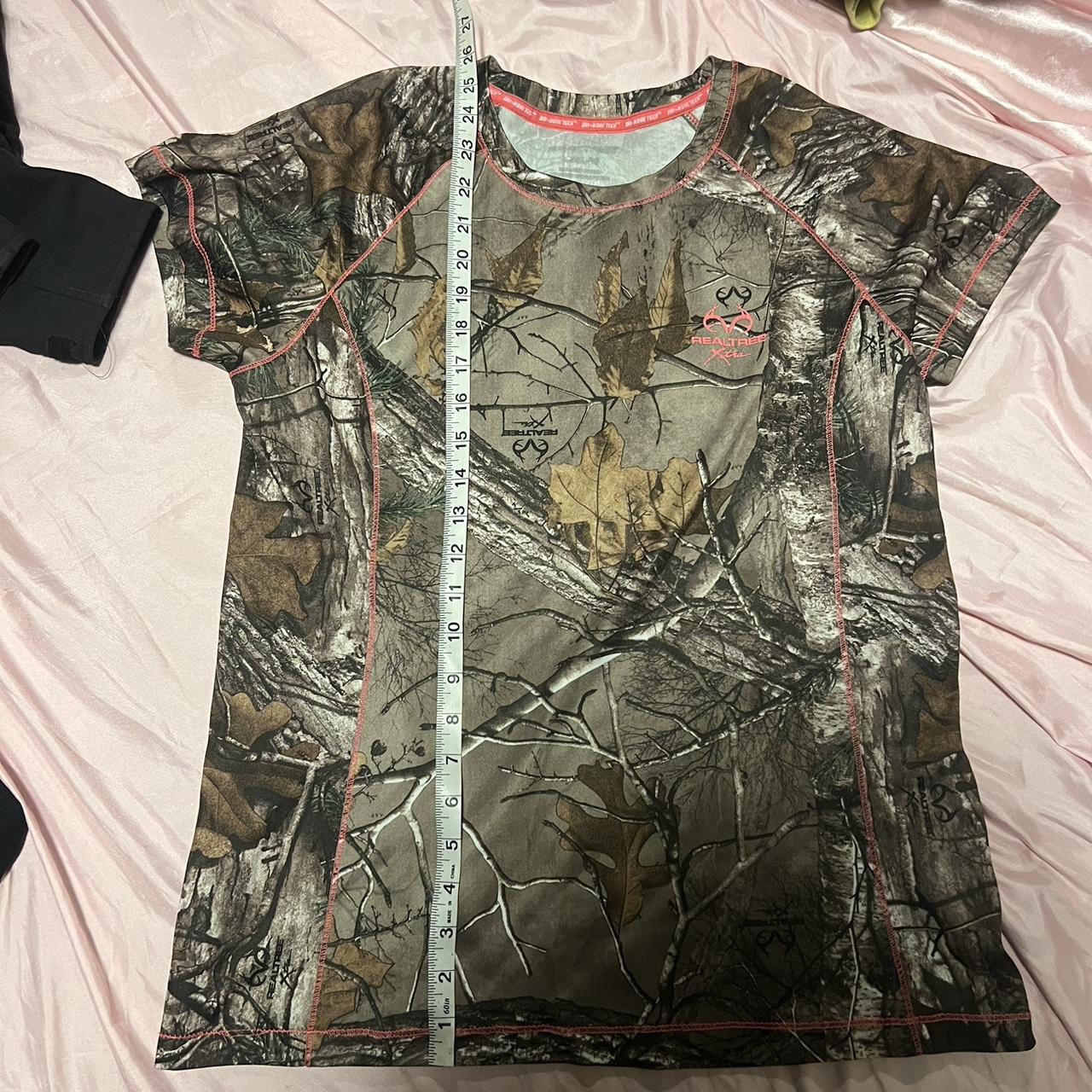 woman’s real tree t no size 26 in tall 19 in wide - Depop