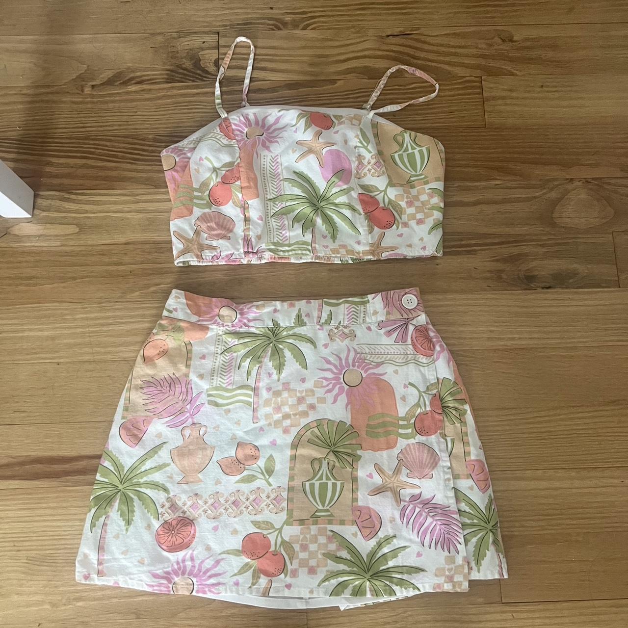 Beautiful 2 piece tropical set Top medium Bottom... - Depop