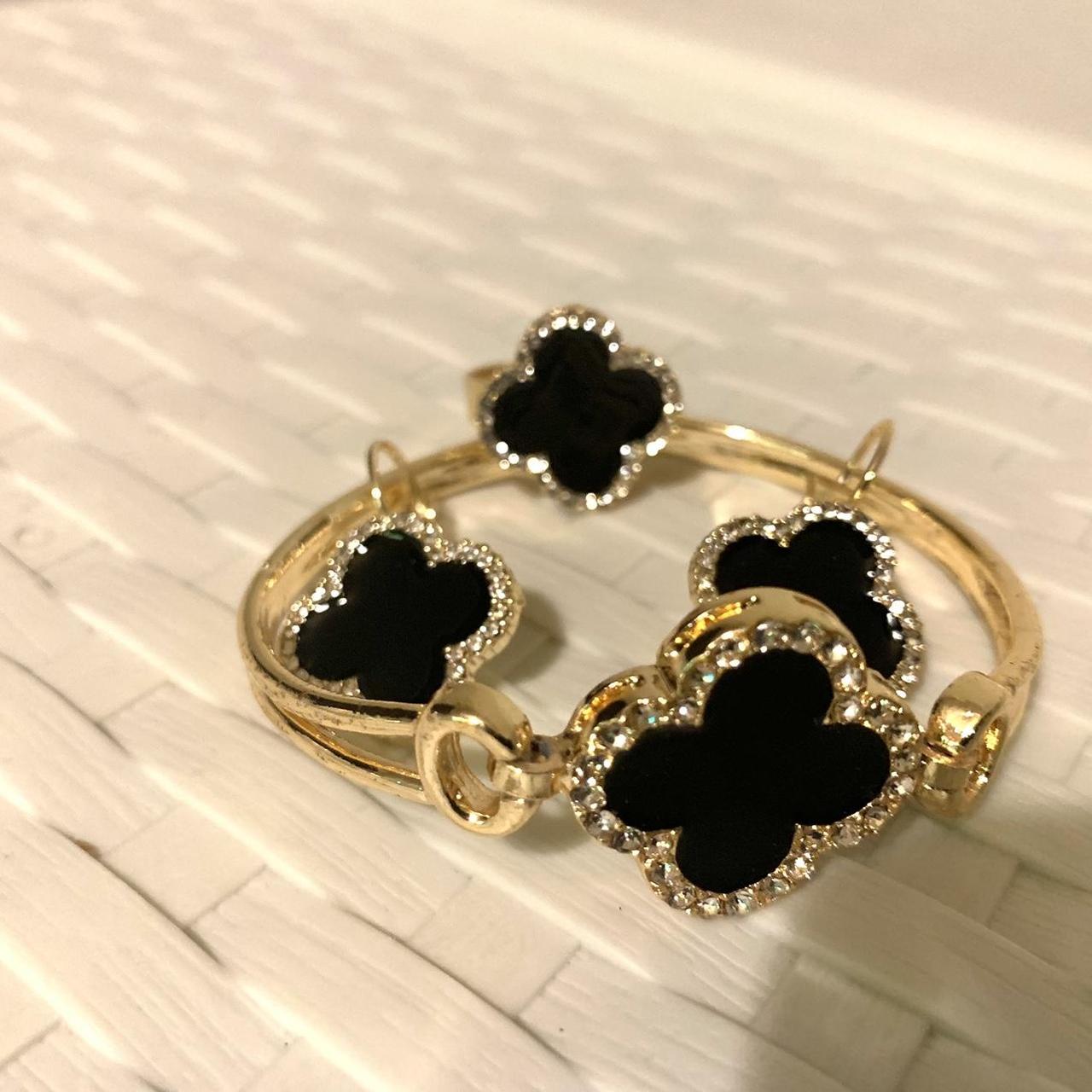 Clover jewellery set Does not include necklace - Depop