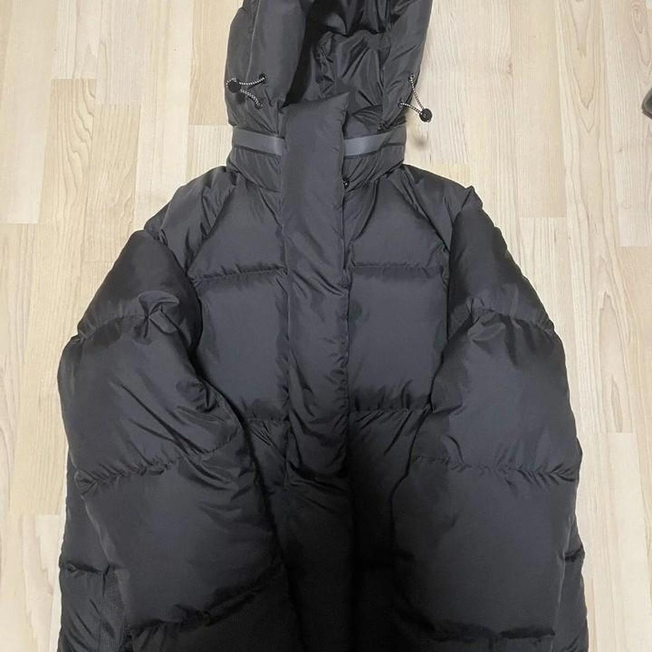 Syna world puffer jacket - Depop