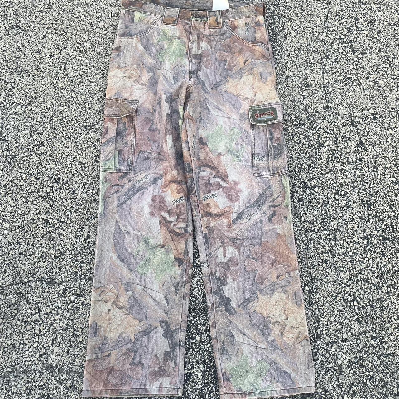 Vintage realtree Camo cargo pants with a nice fade... - Depop