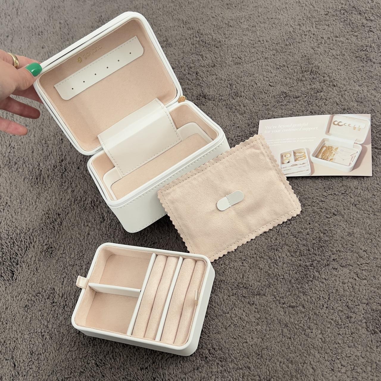 Gorjana jewelry case Retails for $95 - Depop