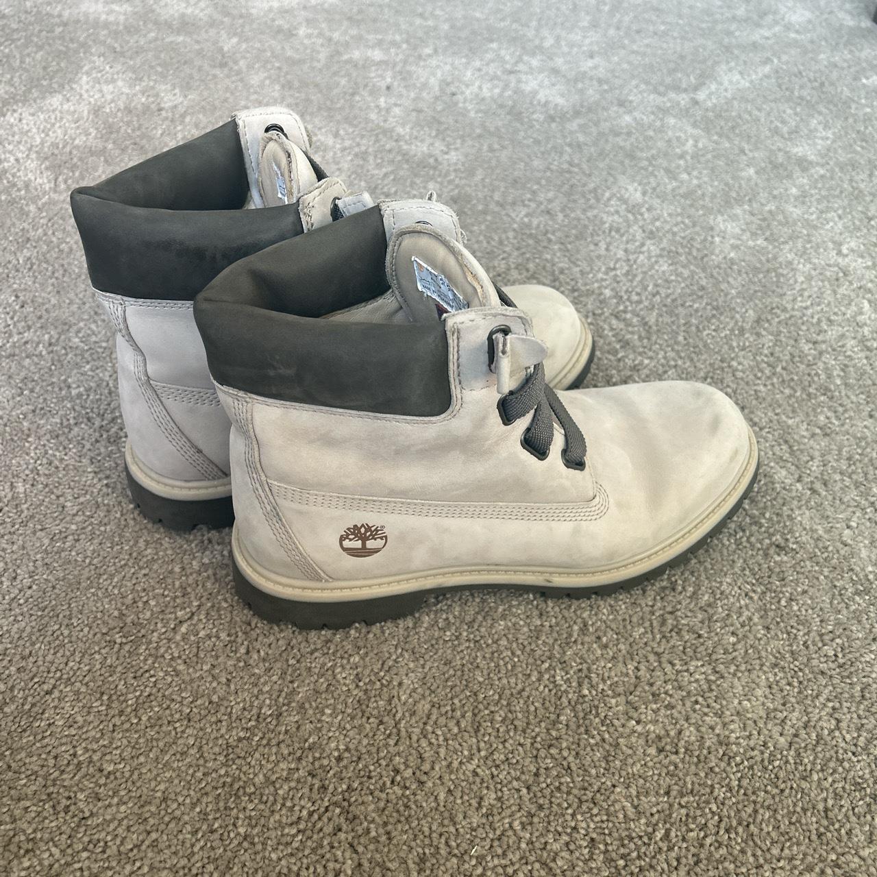 timbs like new. it said that that is sise 10 but is... - Depop