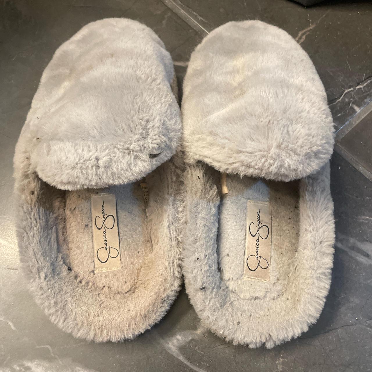 jessica simpson fluffy slides - Depop