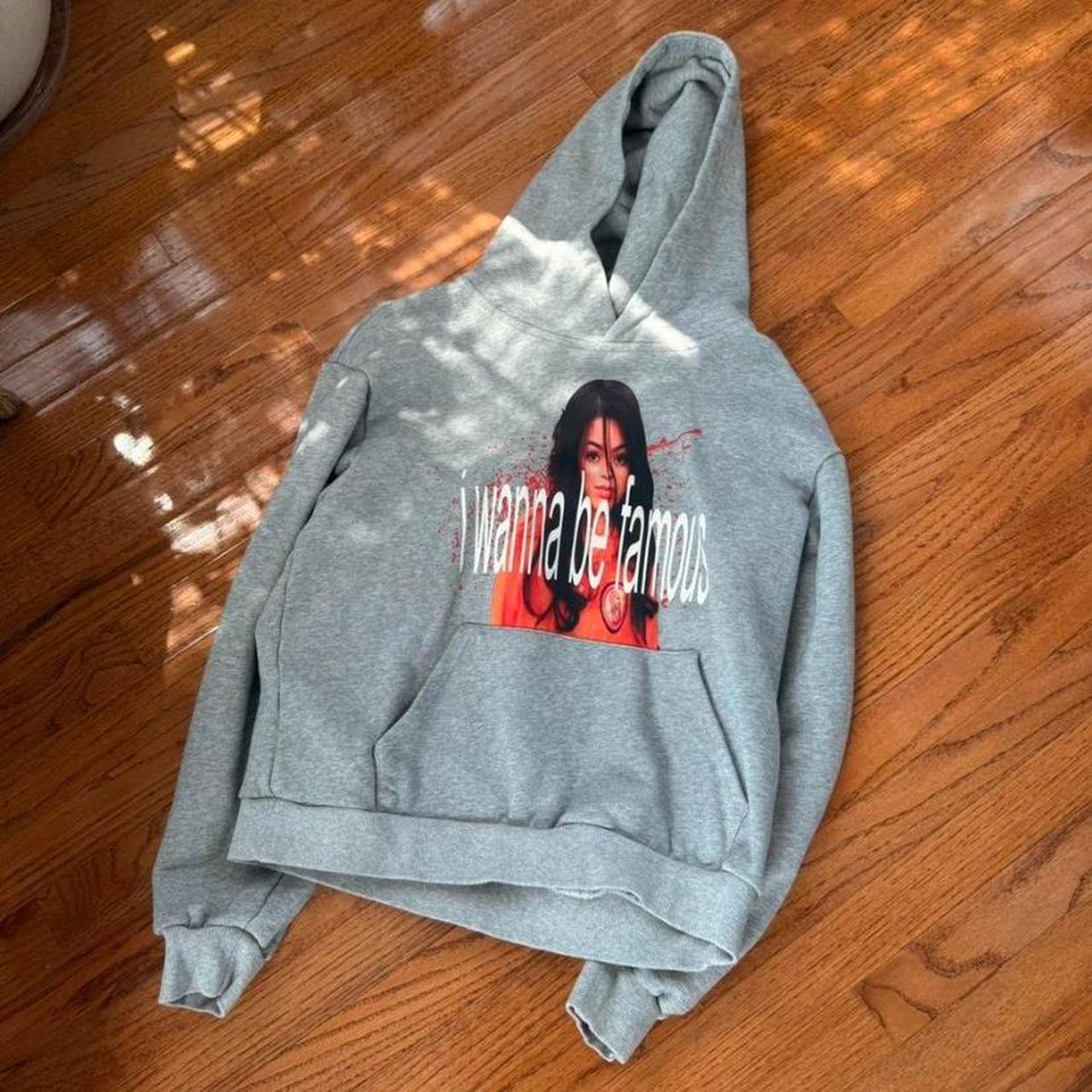 Carly na hoodie size s #peaceinwar #ihatestars | Depop