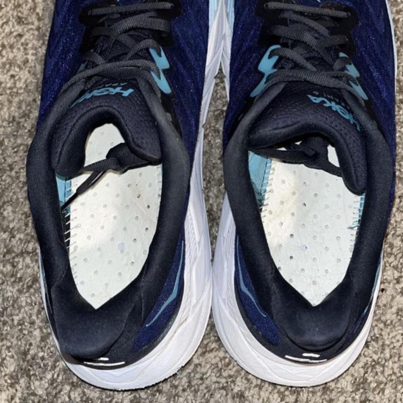 Hoka One One Arahi 6 Size 11.5D No Insoles See... - Depop