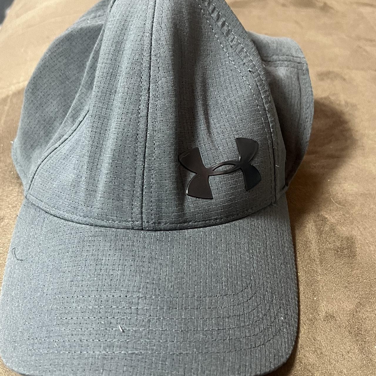 Grey Under Armour cap - Depop