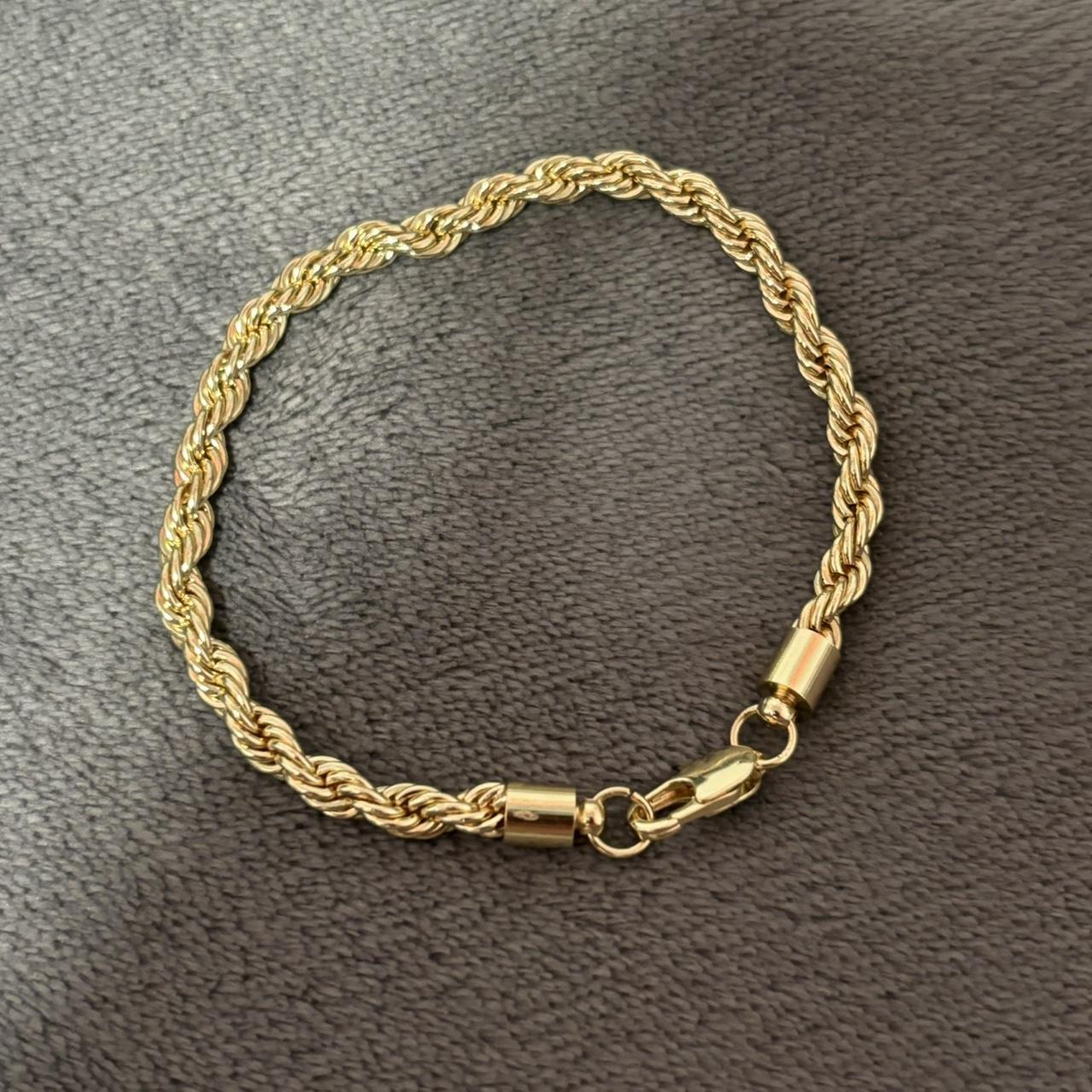 Super tuff brand new fake gold chain bracelet Never... - Depop
