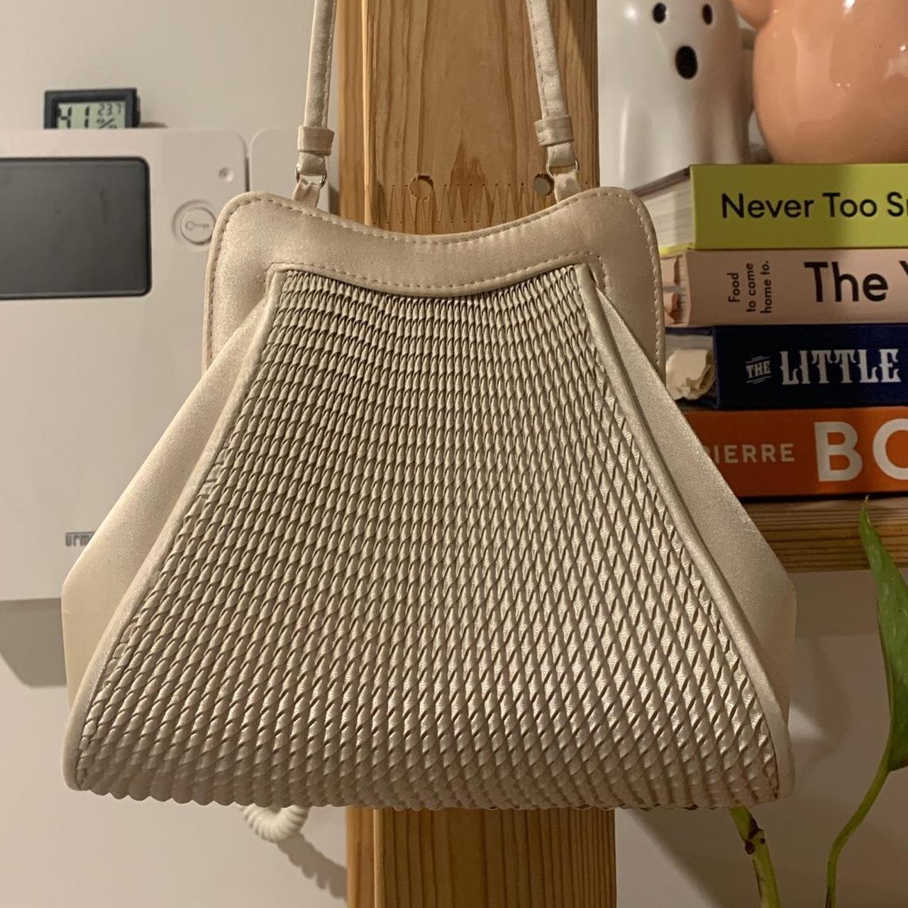 Cream and white vintage bag with unique... - Depop