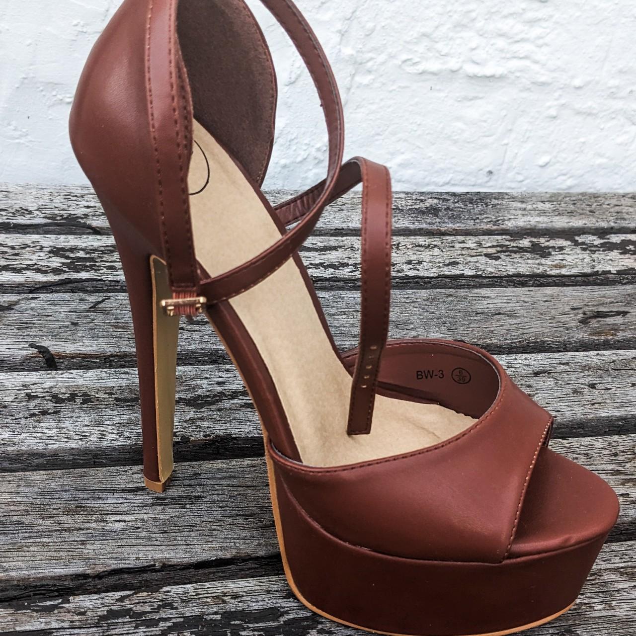 Brown platform shoes - Depop