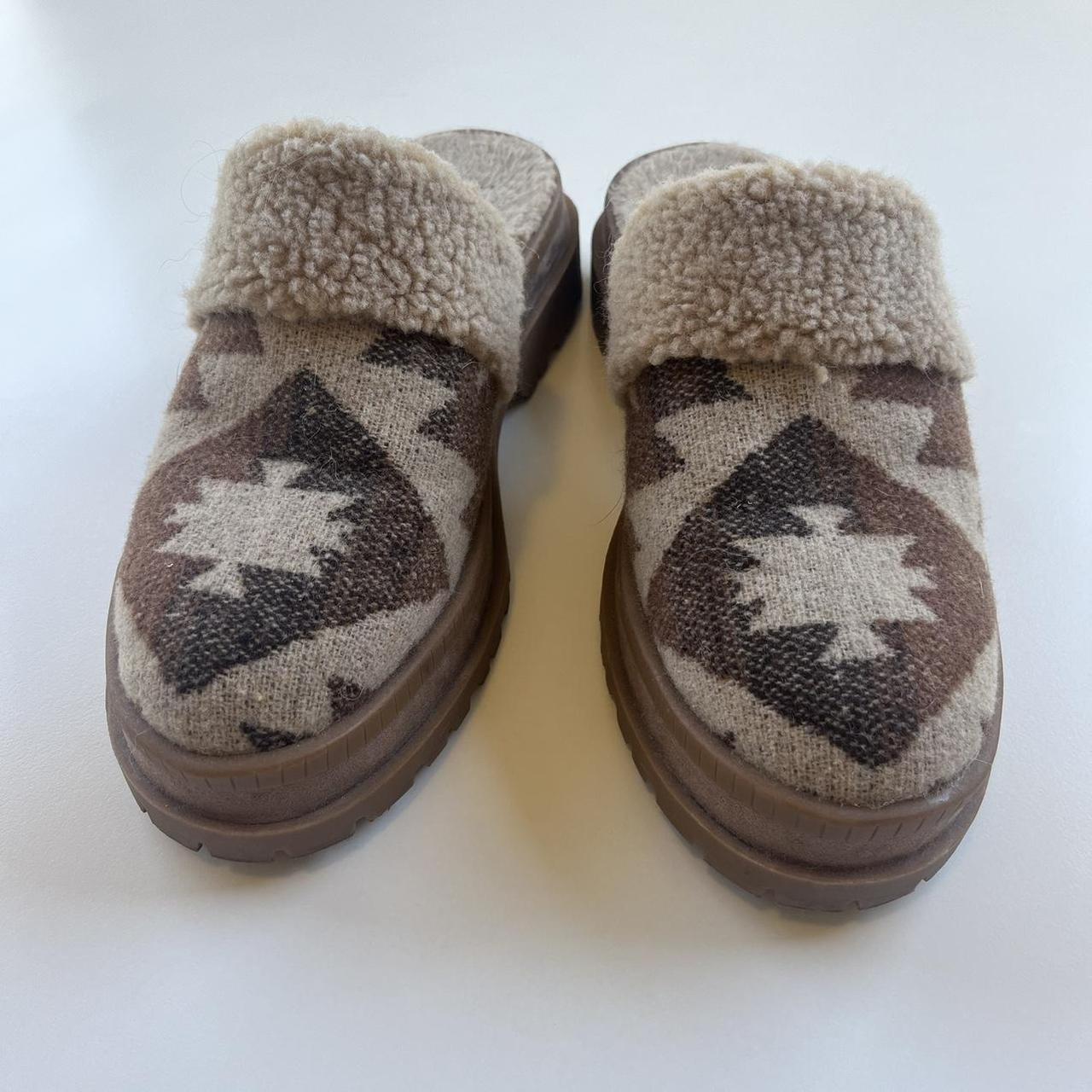 Jessica Simpson- cozy clogs These are a great... - Depop