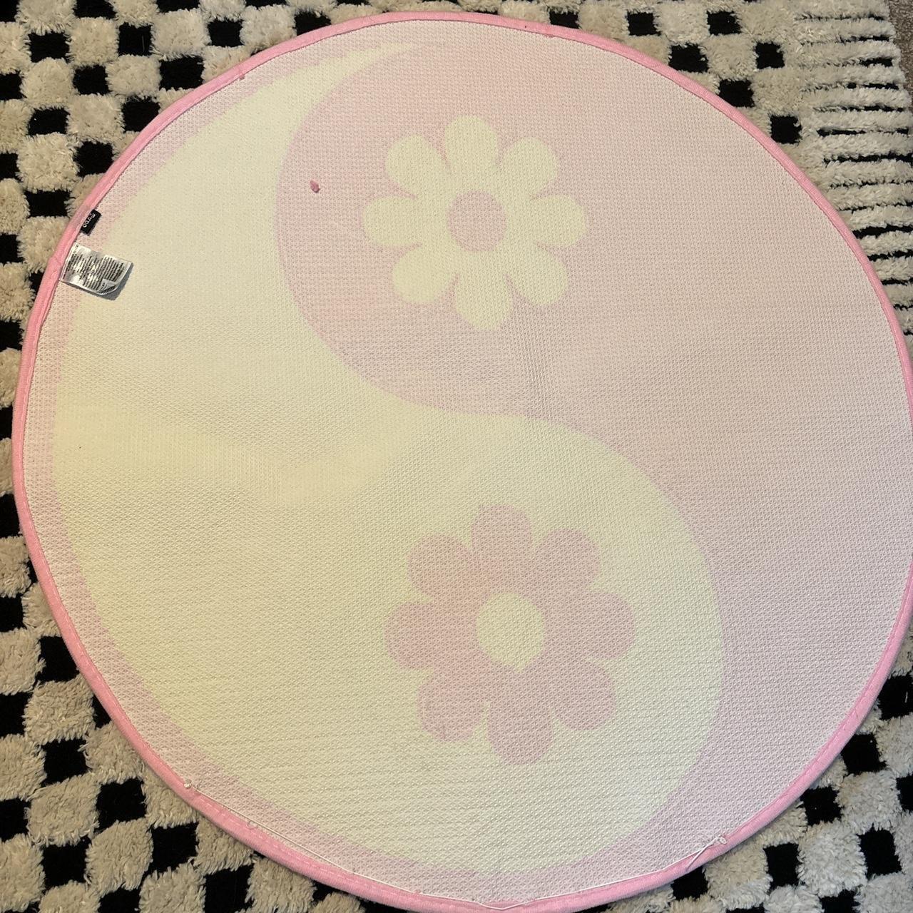 TYPO CIRCULAR RUG PASTEL YELLOW AND PINK YIN... - Depop