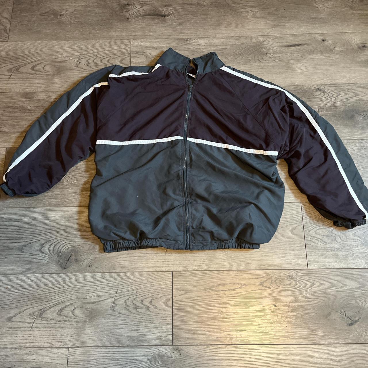 Thrifted zip up🐭 Fits up to a large - Depop