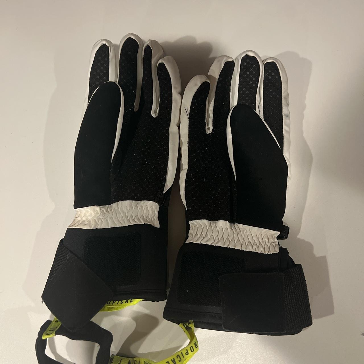 Dope snow gloves only worn a few times - Depop