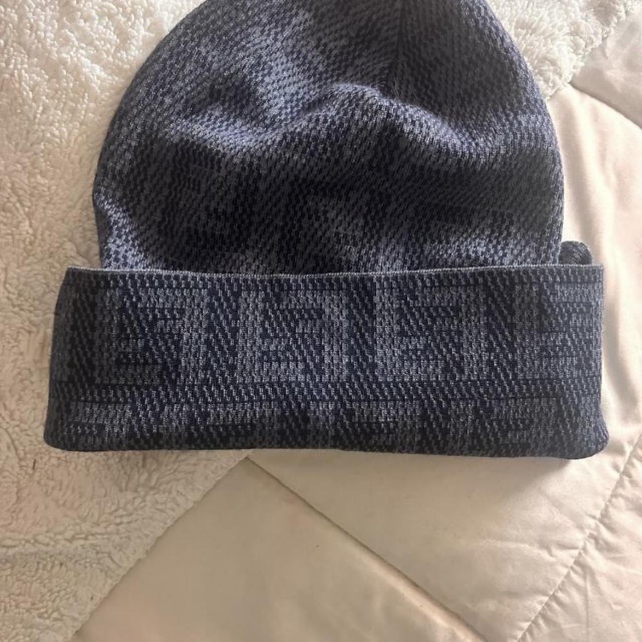 Cuffia fendi unisex - Depop